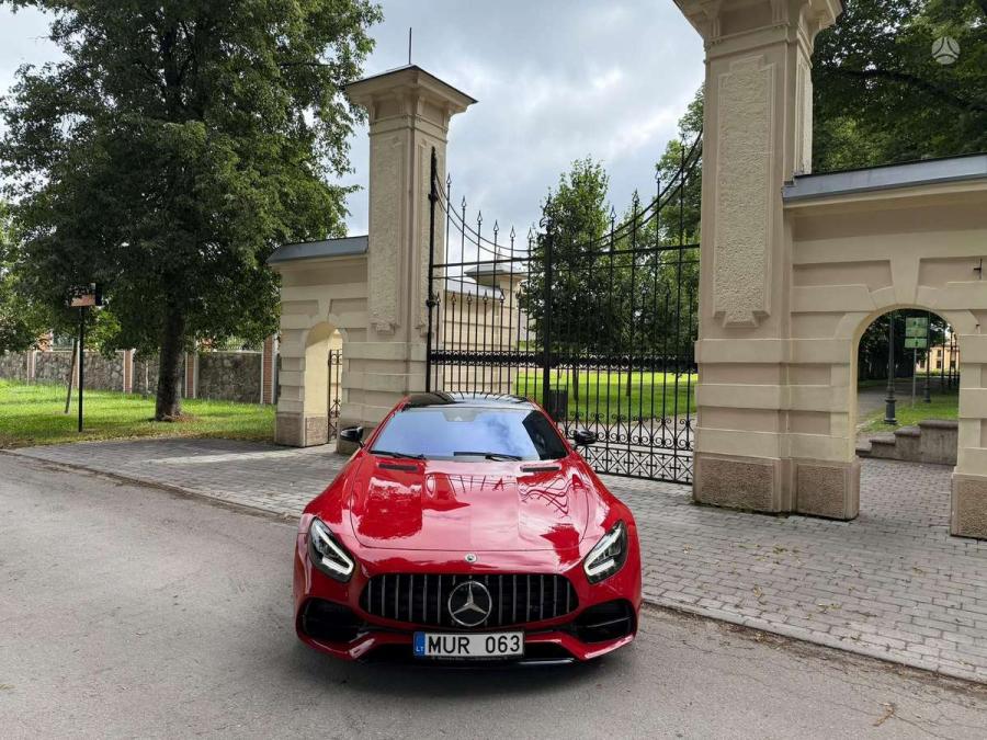 Красный Мерседес AMG GT 2020 в Вильнюс, объемом двигателя 3.98 л и пробегом 30 тыс. км за 80000 €, фото 3 на AUTOMOTO.COM.LV