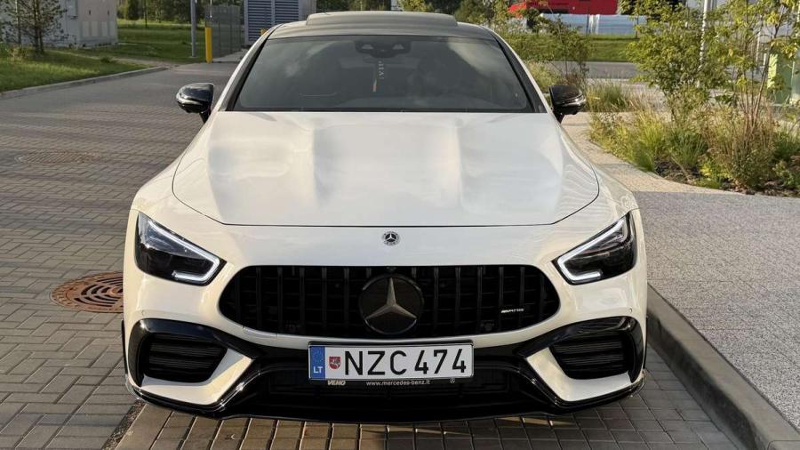 Белый Мерседес AMG GT 2019 в Вильнюс, объемом двигателя 3.00 л и пробегом 34 тыс. км за 75000 €, фото 1 на AUTOMOTO.COM.LV