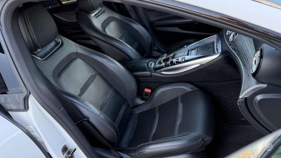 Белый Мерседес AMG GT 2019 в Вильнюс, объемом двигателя 3.00 л и пробегом 34 тыс. км за 75000 €, фото 22 на AUTOMOTO.COM.LV