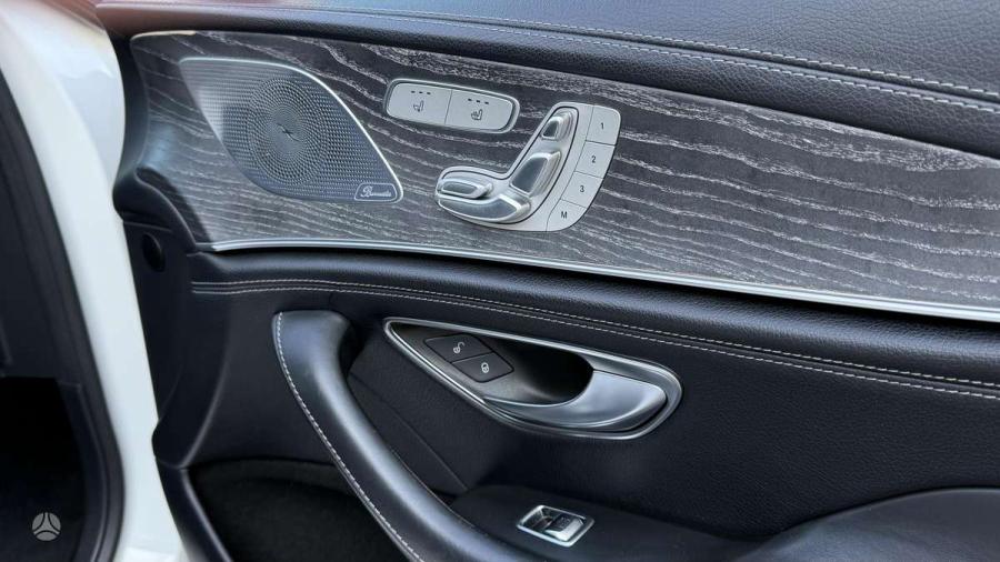 Белый Мерседес AMG GT 2019 в Вильнюс, объемом двигателя 3.00 л и пробегом 34 тыс. км за 75000 €, фото 26 на AUTOMOTO.COM.LV