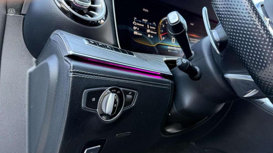Белый Мерседес AMG GT 2019 в Вильнюс, объемом двигателя 3.00 л и пробегом 34 тыс. км за 75000 €, фото 37 на AUTOMOTO.COM.LV