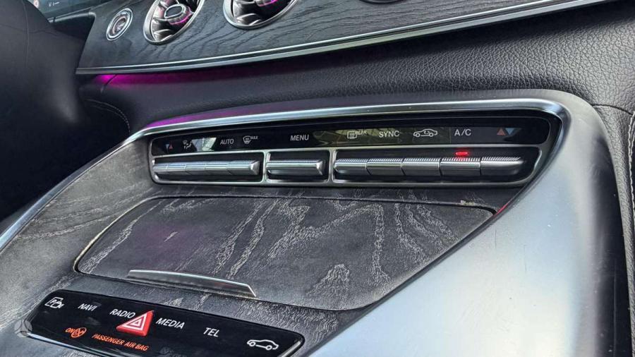 White Mercedes-Benz amg-gt 2019 in Vilnius, with an engine capacity of 3.00 L and mileage of 34 thousand km for 75000 €, photo 16 on AUTOMOTO.COM.LV