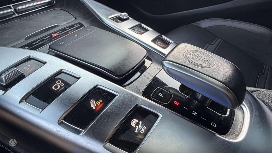 White Mercedes-Benz amg-gt 2019 in Vilnius, with an engine capacity of 3.00 L and mileage of 34 thousand km for 75000 €, photo 21 on AUTOMOTO.COM.LV