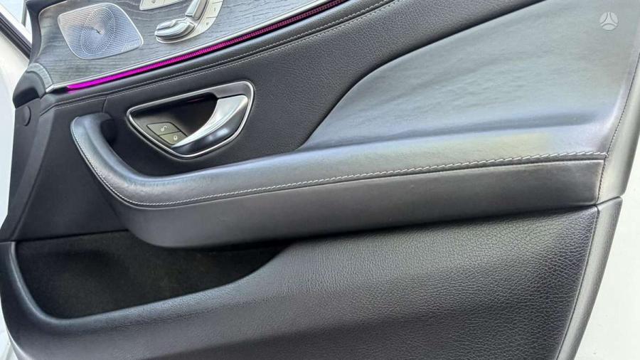 White Mercedes-Benz amg-gt 2019 in Vilnius, with an engine capacity of 3.00 L and mileage of 34 thousand km for 75000 €, photo 36 on AUTOMOTO.COM.LV