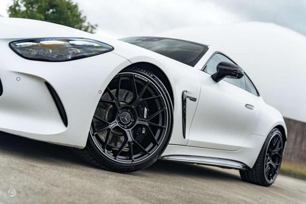 Белый Мерседес AMG GT 2024 в Клайпеда, объемом двигателя 3.98 л и пробегом 45 тыс. км за 149999 €, фото 9 на AUTOMOTO.COM.LV