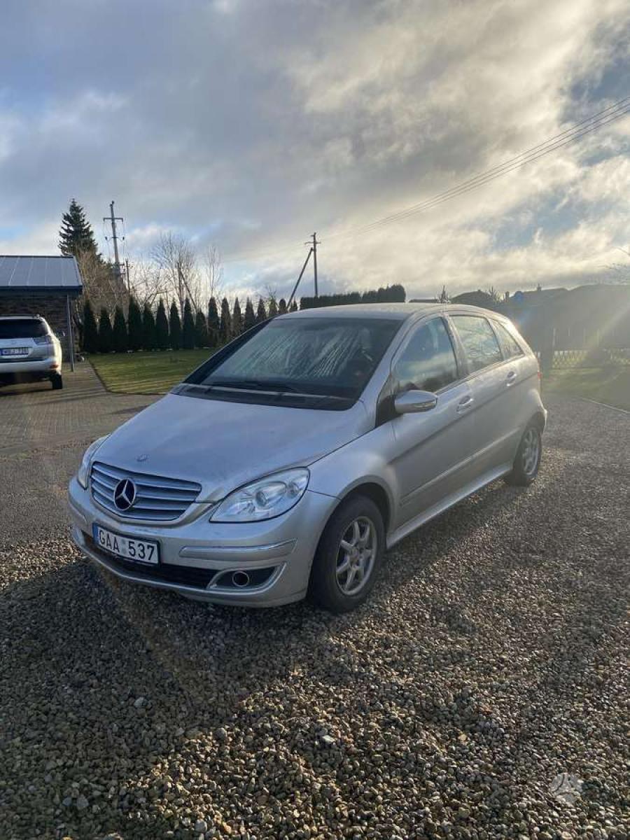 Grey Mercedes-Benz B 150 2007 in Vilnius, with an engine capacity of 1.50 L and mileage of 180 thousand km for 1300 €, photo 4 on AUTOMOTO.COM.LV