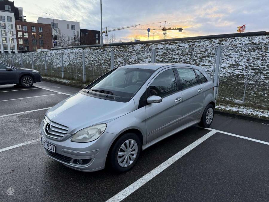 Grey Mercedes-Benz B 150 2006 in Vilnius, with an engine capacity of 1.50 L and mileage of 274 thousand km for 1550 €, photo 1 on AUTOMOTO.COM.LV