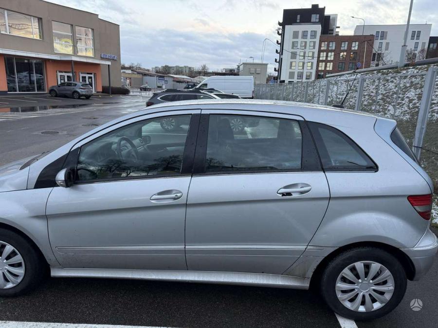 Grey Mercedes-Benz B 150 2006 in Vilnius, with an engine capacity of 1.50 L and mileage of 274 thousand km for 1550 €, photo 8 on AUTOMOTO.COM.LV
