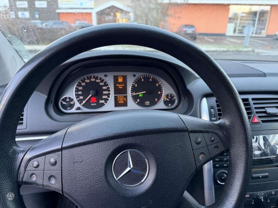 Grey Mercedes-Benz B 150 2006 in Vilnius, with an engine capacity of 1.50 L and mileage of 274 thousand km for 1550 €, photo 10 on AUTOMOTO.COM.LV