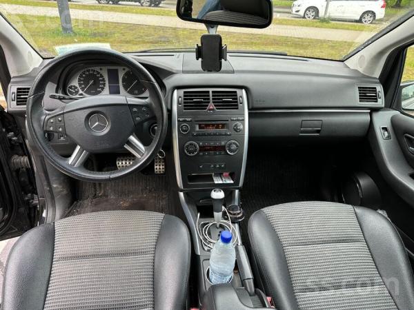 Black Mercedes-Benz b-170 2008 in Riga, with an engine capacity of 1.70 L and mileage of 133 thousand km for 3950 €, photo 5 on AUTOMOTO.COM.LV