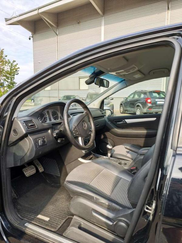 Black Mercedes-Benz b-170 2006 in Kaunas, with an engine capacity of 1.70 L and mileage of 165 thousand km for 1850 €, photo 10 on AUTOMOTO.COM.LV