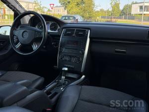 Синий Мерседес Б 170 2006 в Рига, объемом двигателя 1.70 л и пробегом 233 тыс. км за 1990 €, фото 9 на AUTOMOTO.COM.LV