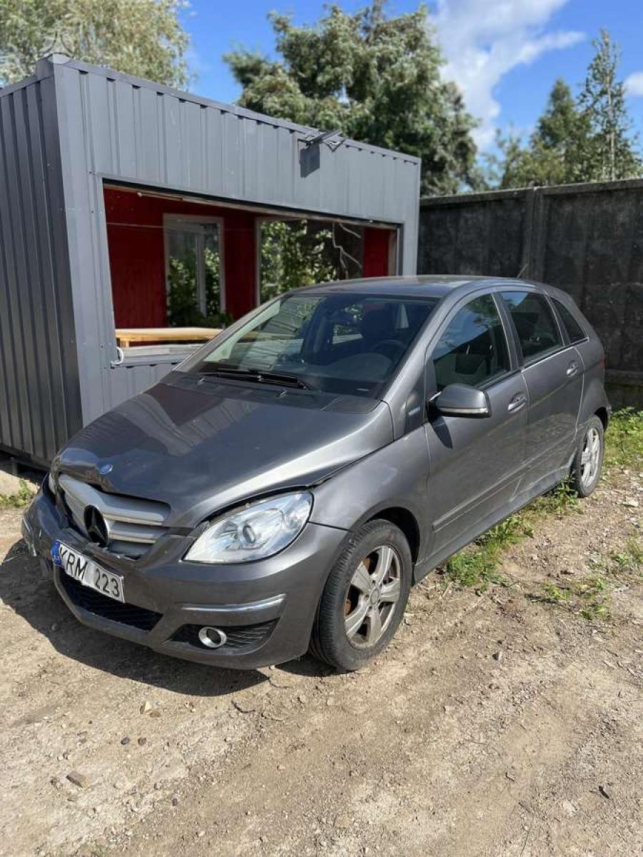 Grey Mercedes-Benz b-170 2009 in Kaunas, with an engine capacity of 2.00 L and mileage of 215 thousand km for 690 €, photo 1 on AUTOMOTO.COM.LV