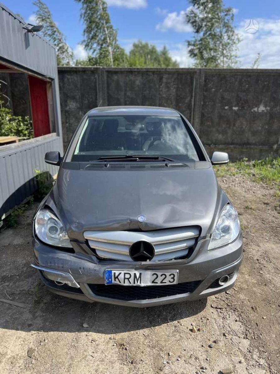 Grey Mercedes-Benz b-170 2009 in Kaunas, with an engine capacity of 2.00 L and mileage of 215 thousand km for 690 €, photo 3 on AUTOMOTO.COM.LV