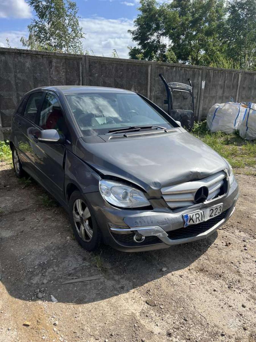 Grey Mercedes-Benz b-170 2009 in Kaunas, with an engine capacity of 2.00 L and mileage of 215 thousand km for 690 €, photo 4 on AUTOMOTO.COM.LV