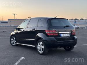 Black Mercedes-Benz B 180 2005 in Riga, with an engine capacity of 2.00 L and mileage of 323 thousand km for 1600 €, photo 3 on AUTOMOTO.COM.LV