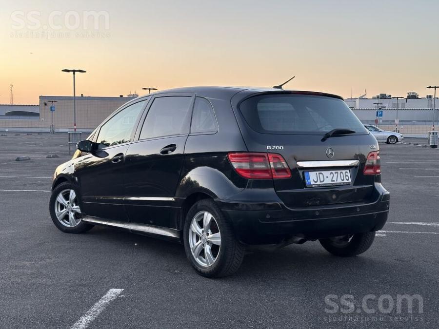 Black Mercedes-Benz B 180 2005 in Riga, with an engine capacity of 2.00 L and mileage of 323 thousand km for 1600 €, photo 3 on AUTOMOTO.COM.LV