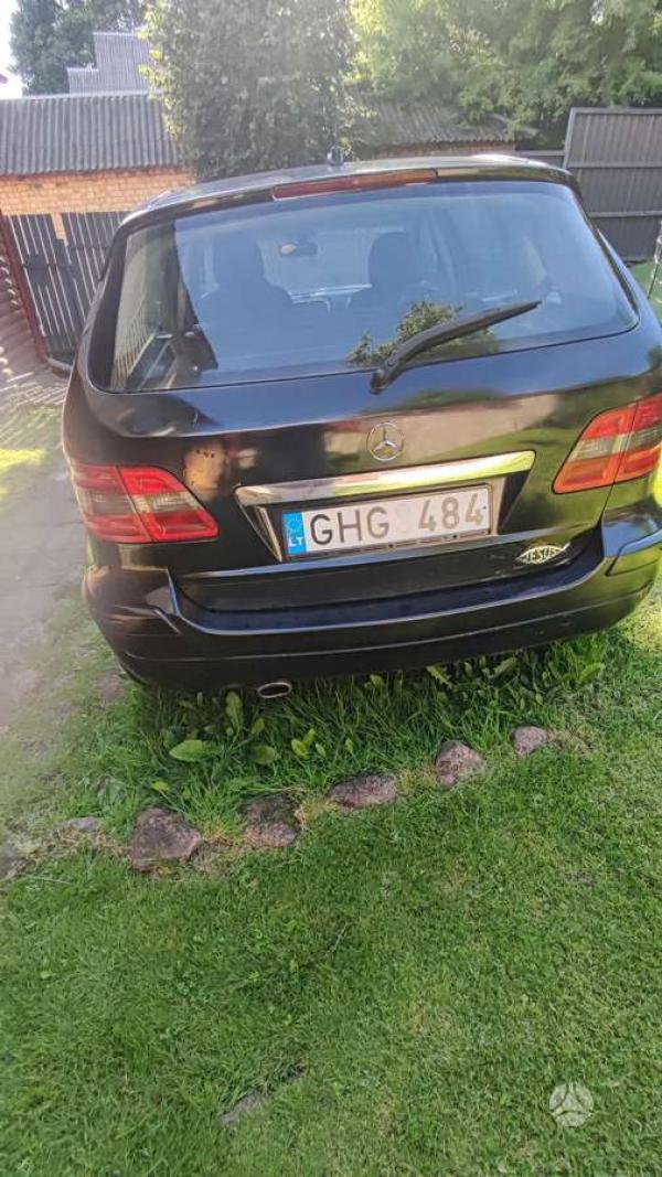 Melns Mercedes-Benz B 180 2005 Viļņa, ar dzinēja tilpumu 1.99 L un nobraukumu 353 tūkst. km par 1350 €, foto 2 vietnē AUTOMOTO.COM.LV