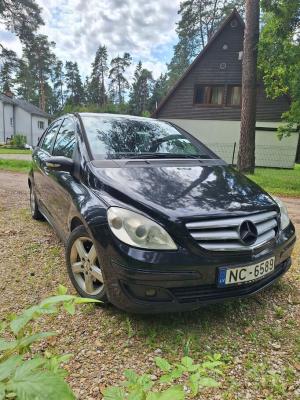 Black Mercedes-Benz B 180 2006 in Riga, with an engine capacity of 2.00 L and mileage of 306 thousand km for 1800 €, photo 2 on AUTOMOTO.COM.LV