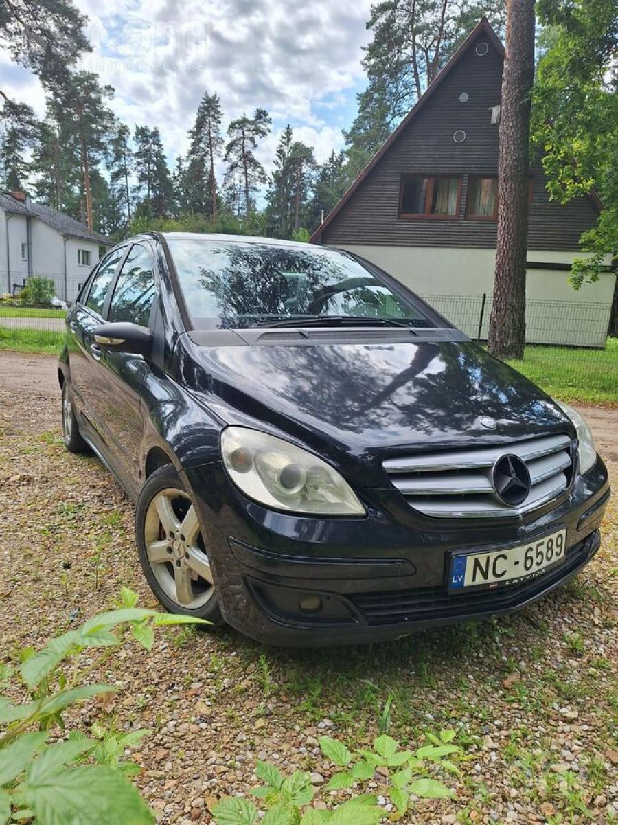 Black Mercedes-Benz B 180 2006 in Riga, with an engine capacity of 2.00 L and mileage of 306 thousand km for 1800 €, photo 2 on AUTOMOTO.COM.LV