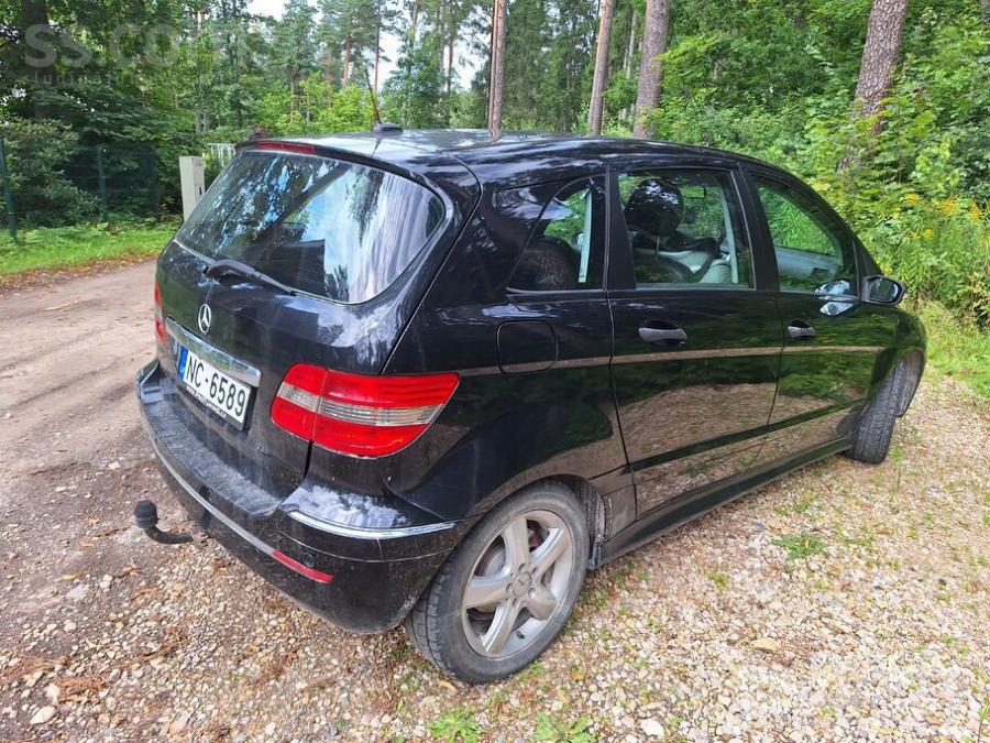Black Mercedes-Benz B 180 2006 in Riga, with an engine capacity of 2.00 L and mileage of 306 thousand km for 1800 €, photo 3 on AUTOMOTO.COM.LV