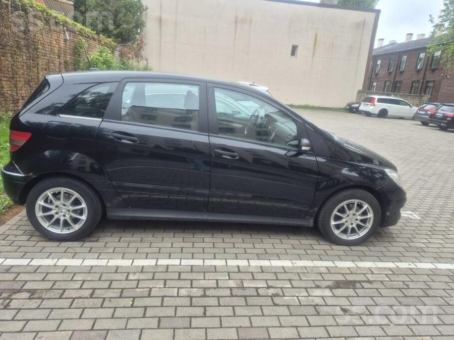 Black Mercedes-Benz B 180 2006 in Riga, with an engine capacity of 2.00 L and mileage of 197 thousand km for 3200 €, photo 1 on AUTOMOTO.COM.LV
