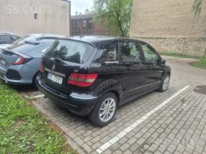 Black Mercedes-Benz B 180 2006 in Riga, with an engine capacity of 2.00 L and mileage of 197 thousand km for 3200 €, photo 4 on AUTOMOTO.COM.LV