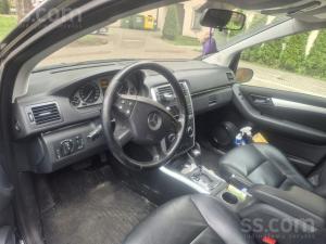 Black Mercedes-Benz B 180 2006 in Riga, with an engine capacity of 2.00 L and mileage of 197 thousand km for 3200 €, photo 5 on AUTOMOTO.COM.LV