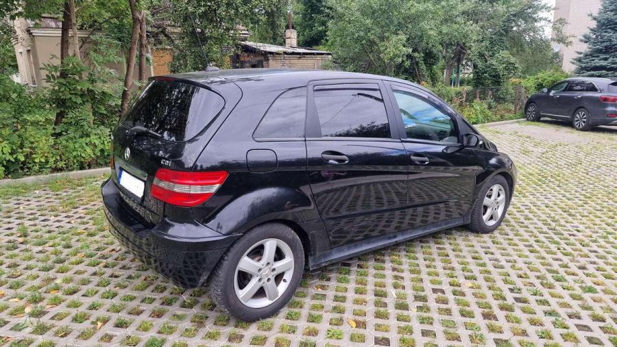 Black Mercedes-Benz B 180 2006 in Vilnius, with an engine capacity of 1.99 L and mileage of 270 thousand km for 1050 €, photo 4 on AUTOMOTO.COM.LV