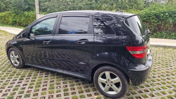 Black Mercedes-Benz B 180 2006 in Vilnius, with an engine capacity of 1.99 L and mileage of 270 thousand km for 1050 €, photo 4 on AUTOMOTO.COM.LV