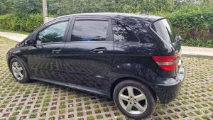 Black Mercedes-Benz B 180 2006 in Vilnius, with an engine capacity of 1.99 L and mileage of 270 thousand km for 1050 €, photo 5 on AUTOMOTO.COM.LV