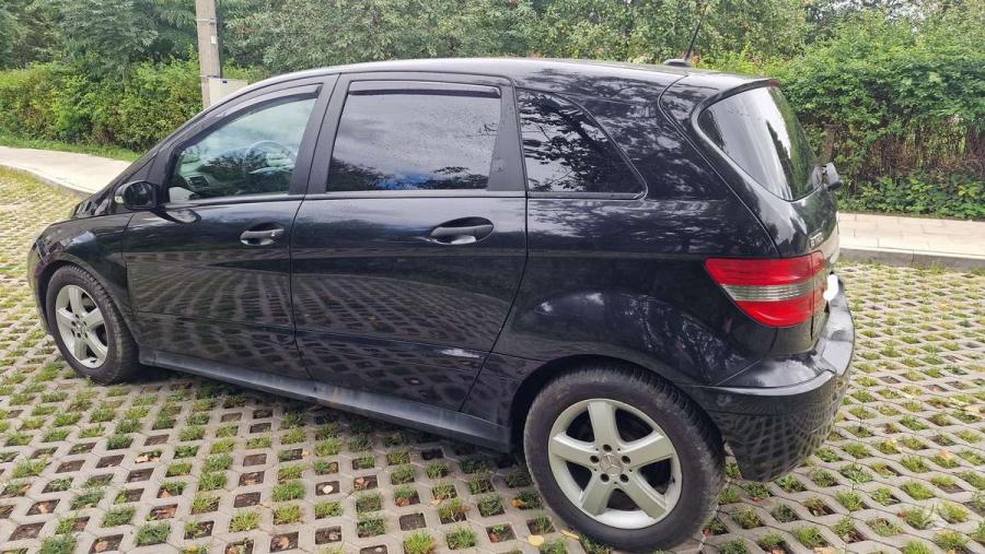 Black Mercedes-Benz B 180 2006 in Vilnius, with an engine capacity of 1.99 L and mileage of 270 thousand km for 1050 €, photo 5 on AUTOMOTO.COM.LV