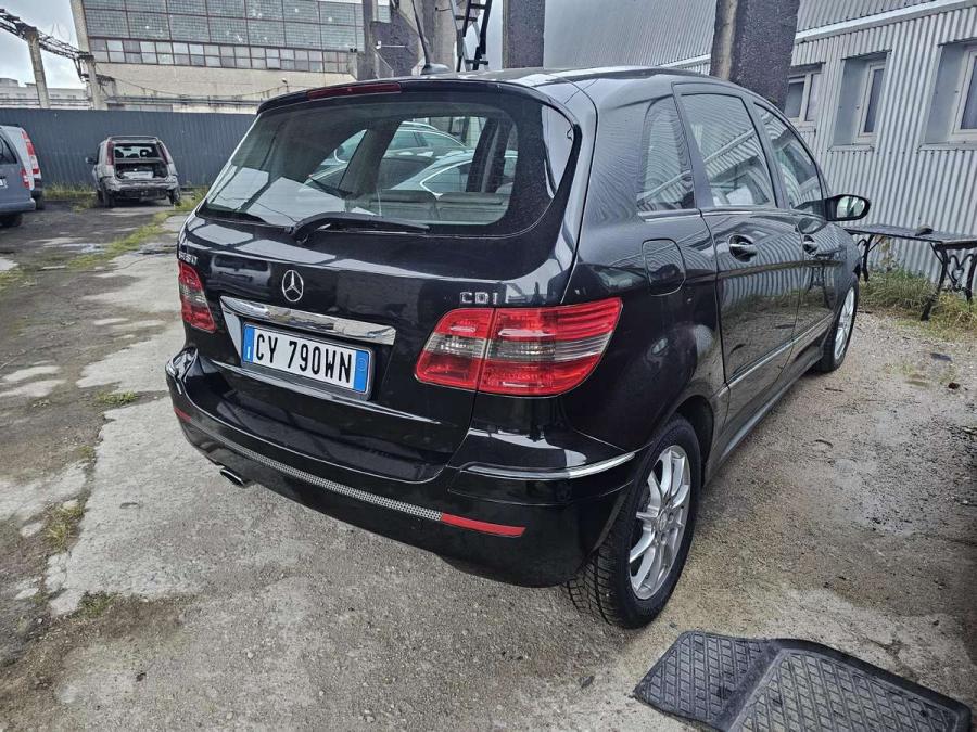 Black Mercedes-Benz B 180 2007 in Mazeikiai, with an engine capacity of 1.99 L and mileage of 191 thousand km for 3300 €, photo 3 on AUTOMOTO.COM.LV