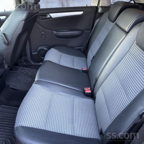 Black Mercedes-Benz B 180 2007 in Riga, with an engine capacity of 2.00 L and mileage of 278 thousand km for 3500 €, photo 6 on AUTOMOTO.COM.LV