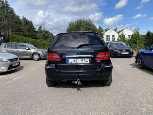 Black Mercedes-Benz B 180 2007 in Vilnius, with an engine capacity of 1.99 L and mileage of 393 thousand km for 1850 €, photo 9 on AUTOMOTO.COM.LV