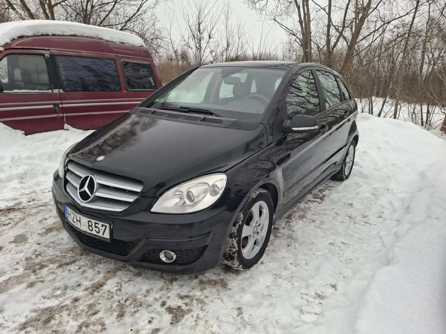 Melns Mercedes-Benz B 180 2008 Panevēža, ar dzinēja tilpumu 2.00 L un nobraukumu 242 tūkst. km par 2290 €, foto 3 vietnē AUTOMOTO.COM.LV