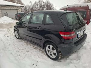 Melns Mercedes-Benz B 180 2008 Panevēža, ar dzinēja tilpumu 2.00 L un nobraukumu 242 tūkst. km par 2290 €, foto 4 vietnē AUTOMOTO.COM.LV