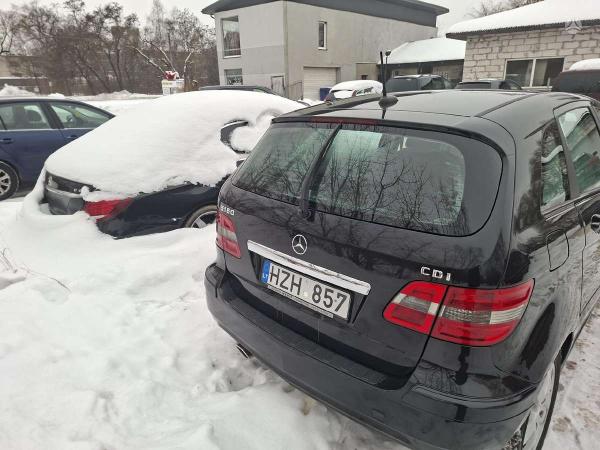 Black Mercedes-Benz B 180 2008 in Panevezys, with an engine capacity of 2.00 L and mileage of 242 thousand km for 2290 €, photo 6 on AUTOMOTO.COM.LV