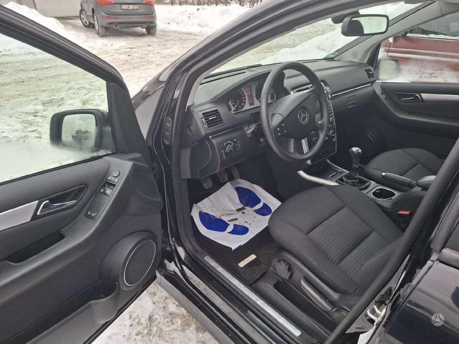 Melns Mercedes-Benz B 180 2008 Panevēža, ar dzinēja tilpumu 2.00 L un nobraukumu 242 tūkst. km par 2290 €, foto 8 vietnē AUTOMOTO.COM.LV