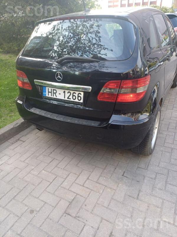 Black Mercedes-Benz B 180 2008 in Riga, with an engine capacity of 2.00 L and mileage of 179 thousand km for 2800 €, photo 2 on AUTOMOTO.COM.LV