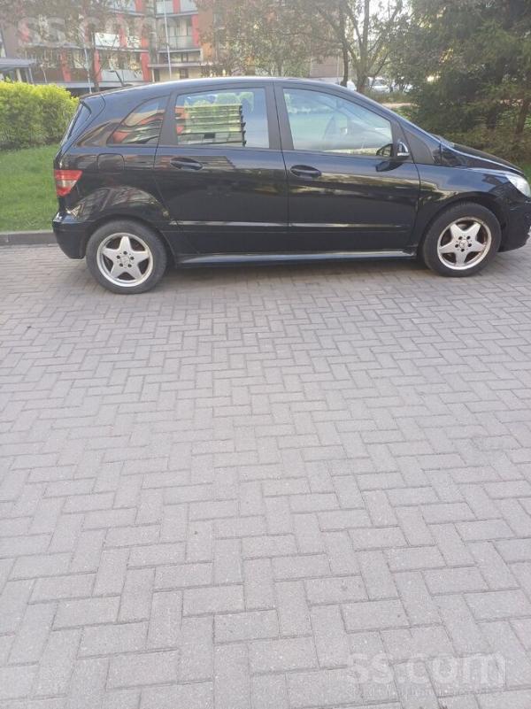 Black Mercedes-Benz B 180 2008 in Riga, with an engine capacity of 2.00 L and mileage of 179 thousand km for 2800 €, photo 3 on AUTOMOTO.COM.LV