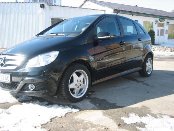 Black Mercedes-Benz B 180 2008 in Riga, with an engine capacity of 2.00 L and mileage of 179 thousand km for 2800 €, photo 4 on AUTOMOTO.COM.LV