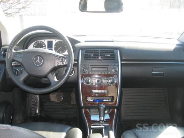 Black Mercedes-Benz B 180 2008 in Riga, with an engine capacity of 2.00 L and mileage of 179 thousand km for 2800 €, photo 5 on AUTOMOTO.COM.LV