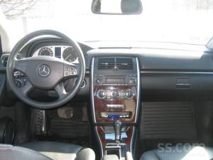 Black Mercedes-Benz B 180 2008 in Riga, with an engine capacity of 2.00 L and mileage of 179 thousand km for 2800 €, photo 6 on AUTOMOTO.COM.LV