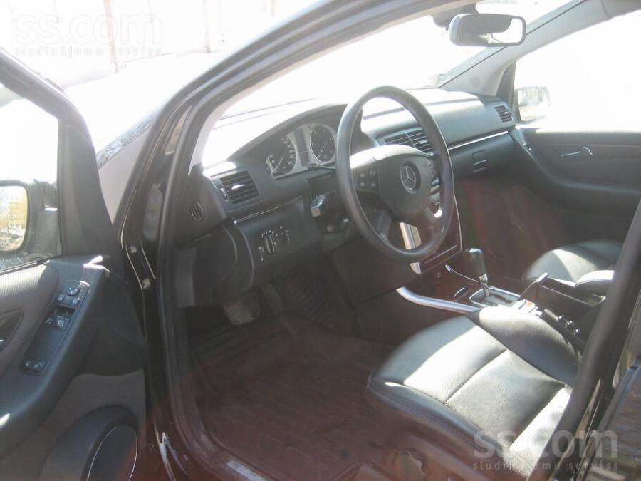 Black Mercedes-Benz B 180 2008 in Riga, with an engine capacity of 2.00 L and mileage of 179 thousand km for 2800 €, photo 8 on AUTOMOTO.COM.LV