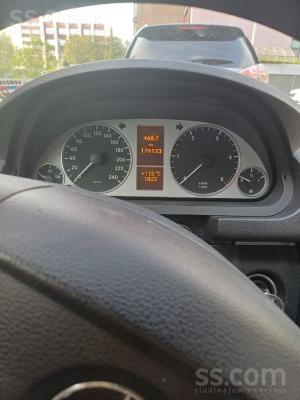 Black Mercedes-Benz B 180 2008 in Riga, with an engine capacity of 2.00 L and mileage of 179 thousand km for 2800 €, photo 9 on AUTOMOTO.COM.LV