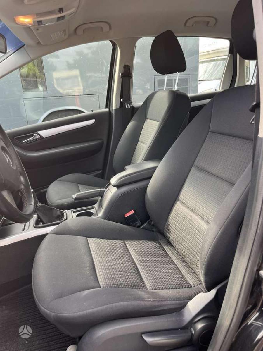 Black Mercedes-Benz B 180 2008 in Vilnius, with an engine capacity of 1.80 L and mileage of 360 thousand km for 1850 €, photo 13 on AUTOMOTO.COM.LV
