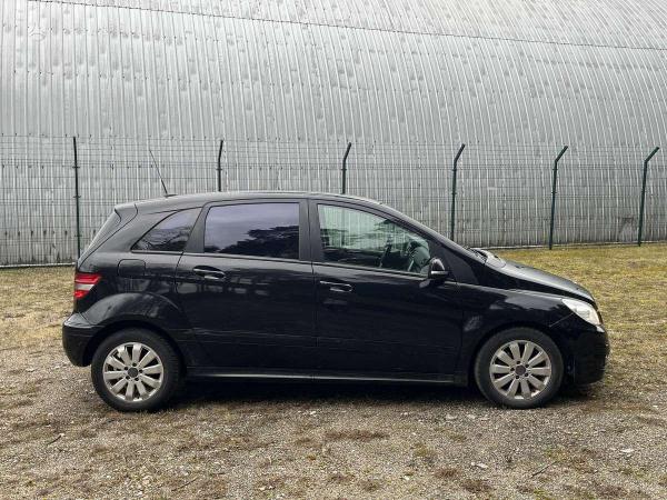 Black Mercedes-Benz B 180 2009 in Alytus, with an engine capacity of 1.99 L and mileage of 275 thousand km for 1950 €, photo 5 on AUTOMOTO.COM.LV