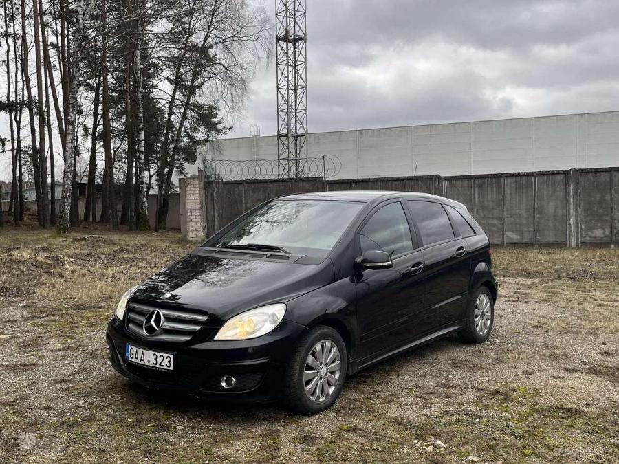 Black Mercedes-Benz B 180 2009 in Alytus, with an engine capacity of 1.99 L and mileage of 275 thousand km for 1950 €, photo 8 on AUTOMOTO.COM.LV