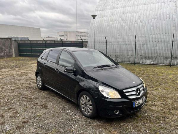 Black Mercedes-Benz B 180 2009 in Alytus, with an engine capacity of 1.99 L and mileage of 275 thousand km for 1950 €, photo 8 on AUTOMOTO.COM.LV